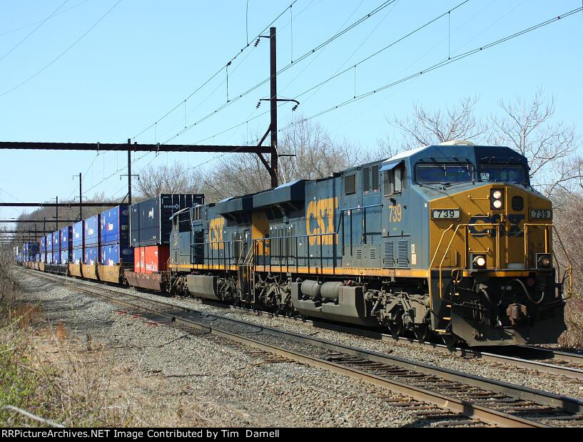 CSX 739, 910 on Q190
